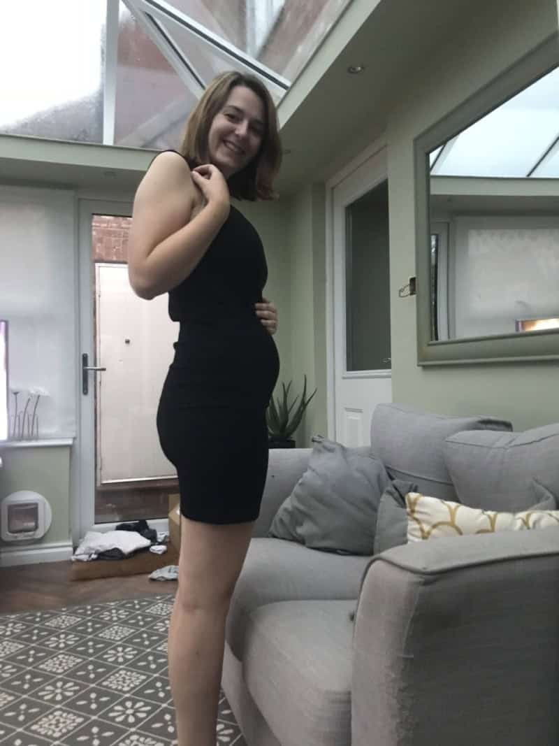 9 weeks pregnant baby bump - Rebel Angel